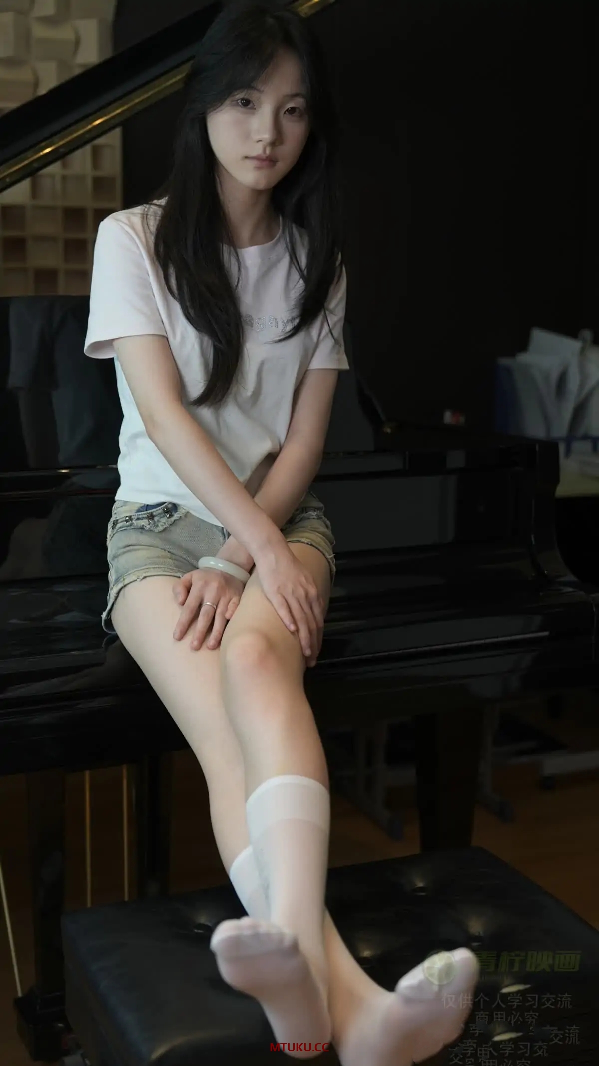 青柠映画 – 少女美足美图视频5期[30G-2025.11新发] – M图铺